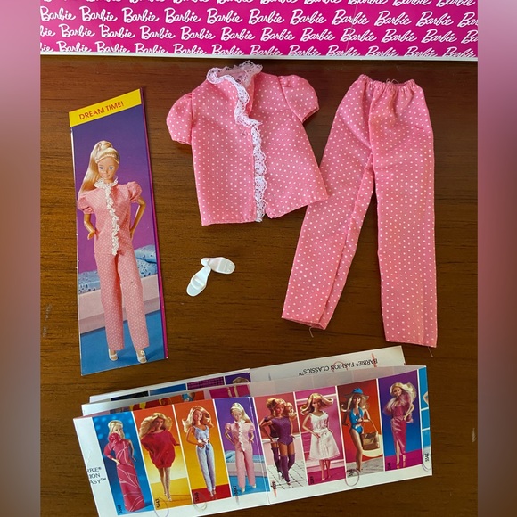 Barbie | Toys | Vintage 9821983 Barbie Fashion Fantasy Clothes 5547 ...